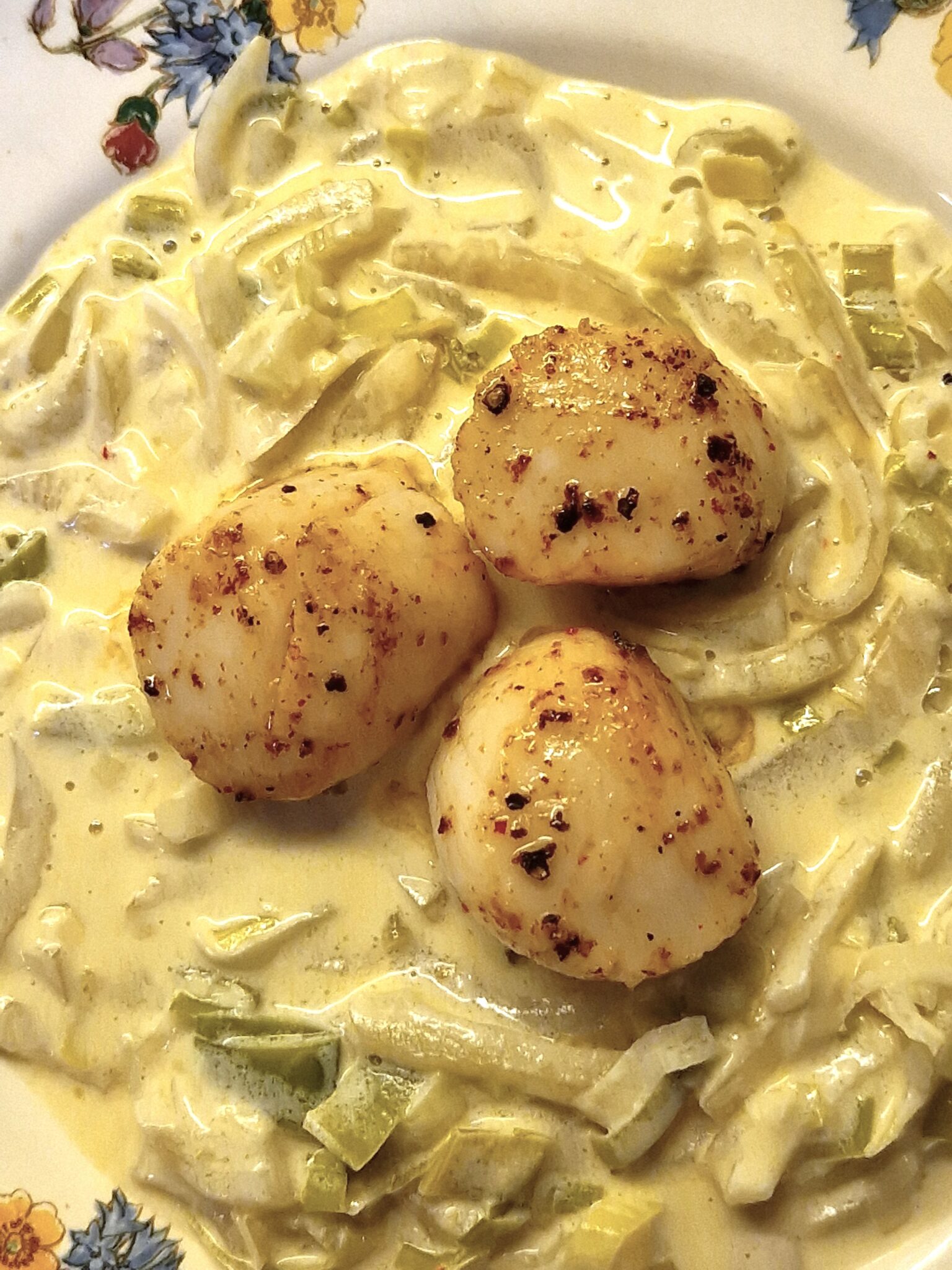 Pan-seared scallops with creamed fennel and leeks – Jim Drohman
